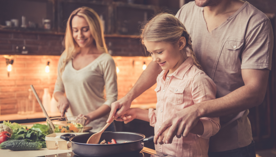 Best Ways to Conserve Energy While Cooking in the Kitchen